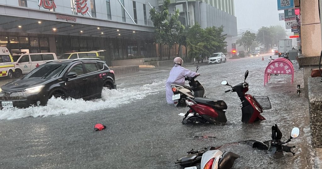 Severe Thunderstorm and Flood Warnings Issued Across Central Taiwan